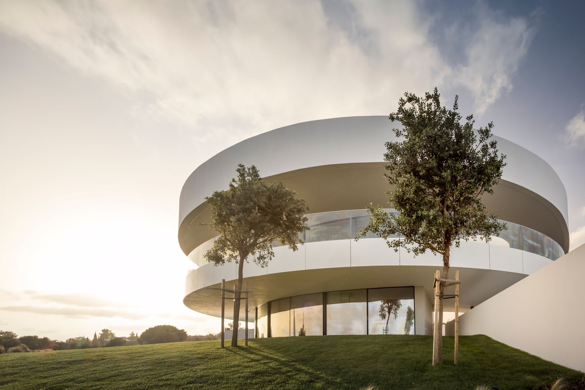Curved Windows in Architecture: A Seamless Blend of Elegance and ...