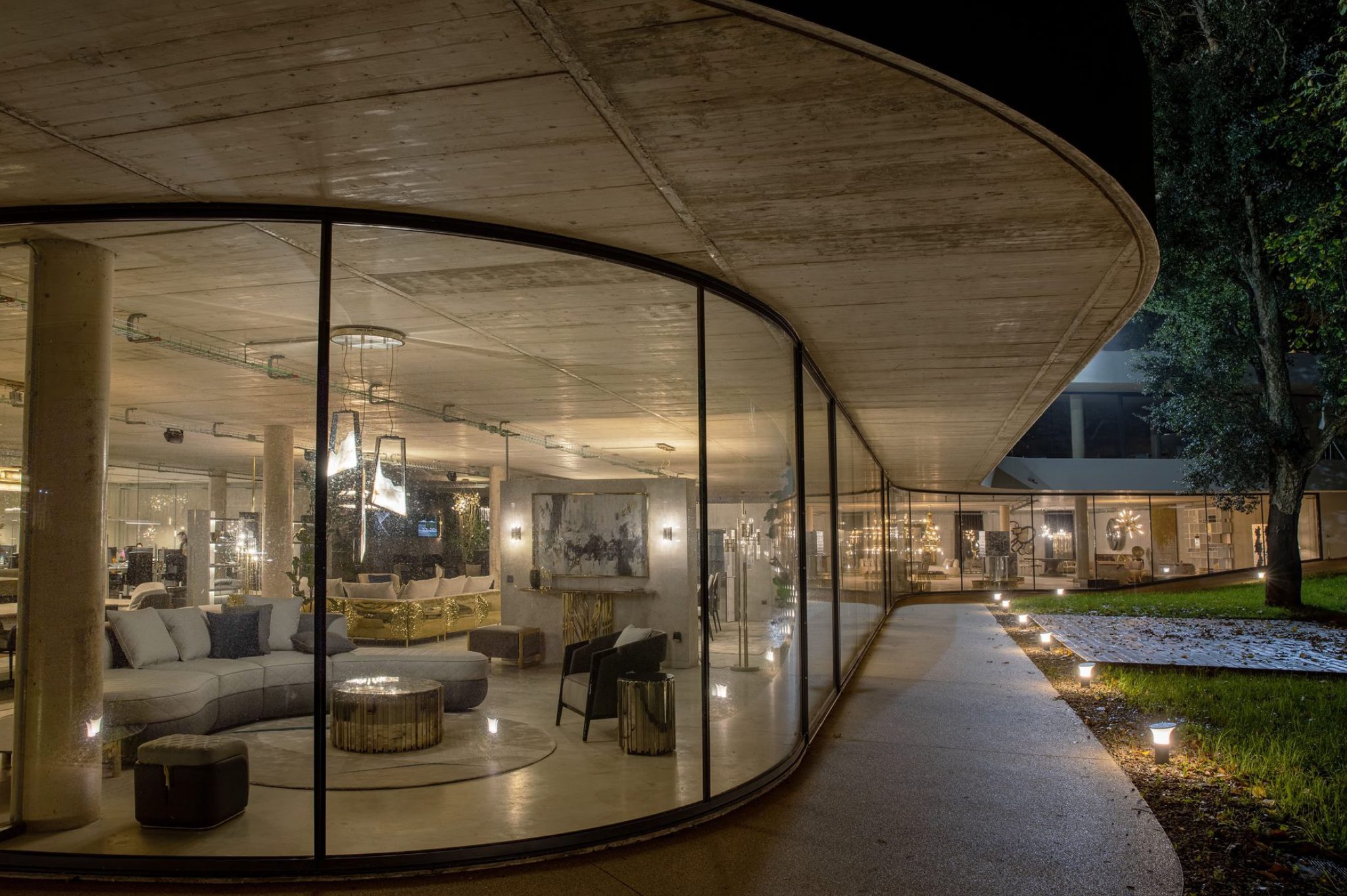 Curved Windows in Architecture: A Seamless Blend of Elegance and ...
